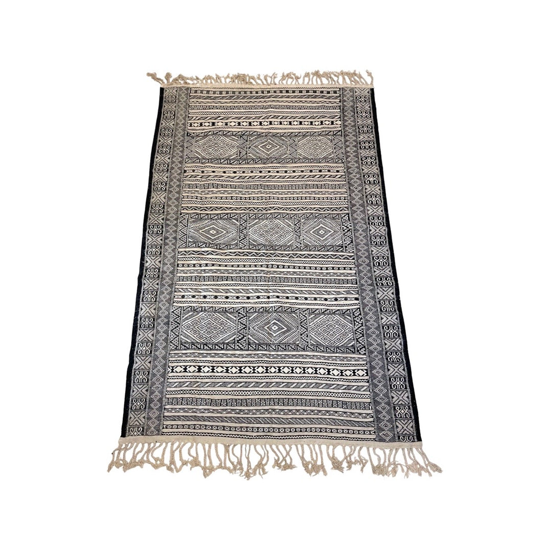 Black & White Modern Moroccan Flatweave Rug | 5’ 9” x 9’– Kantara ...